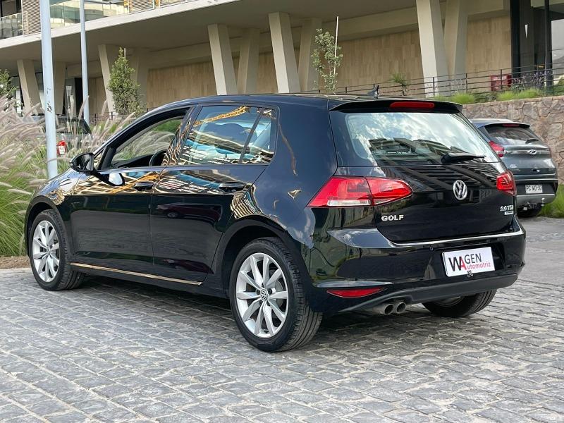 2018 Volkswagen Golf HIGHLINE 2.0 TDI - Wagen automotriz