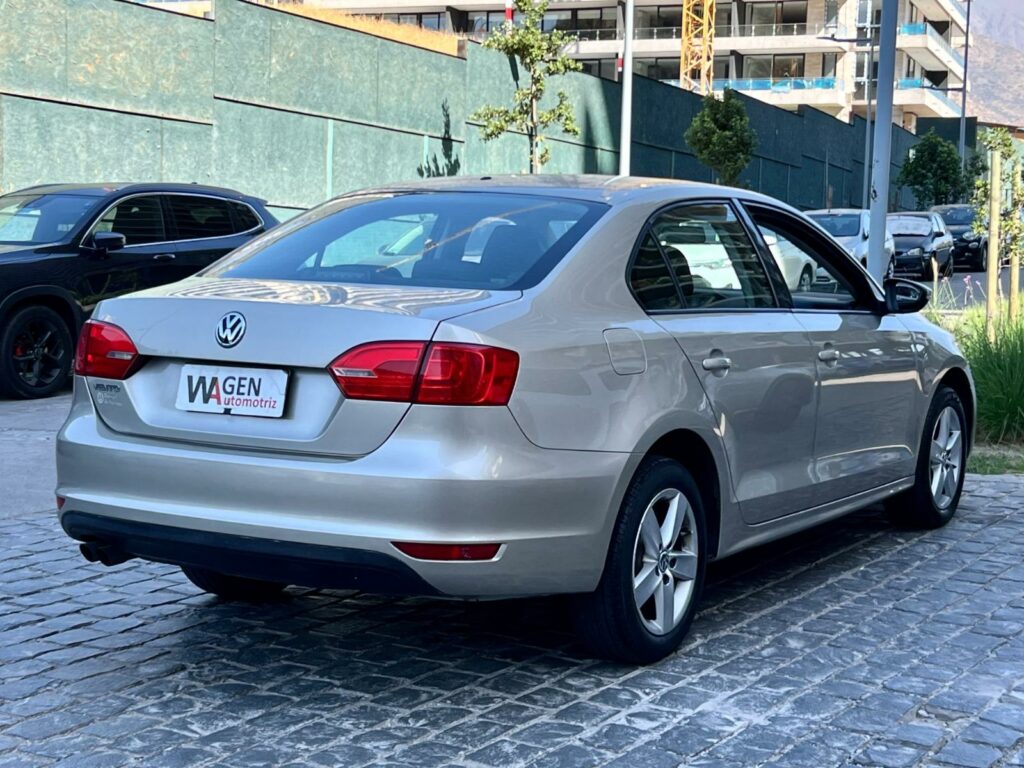 2013 VOLKSWAGEN VENTO 2.0 MT *UNICO DUEÑO* - Wagen automotriz